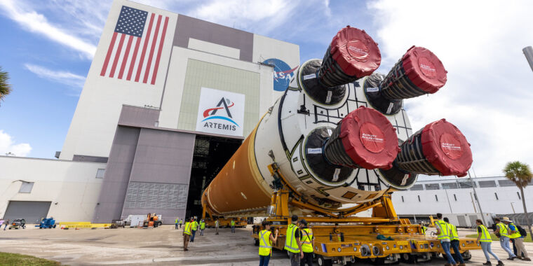 Rocket delivered to launch site for first human flight to the Moon since 1972 – Kowatek Solar LTD