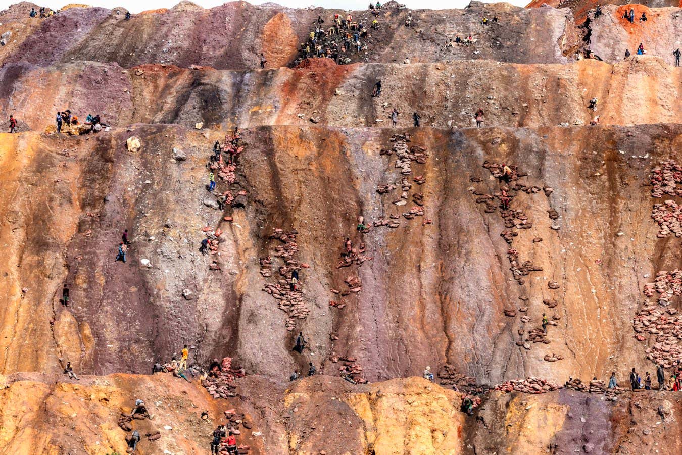 Dramatic images show the dark side of cobalt mining boom - Kowatek ...
