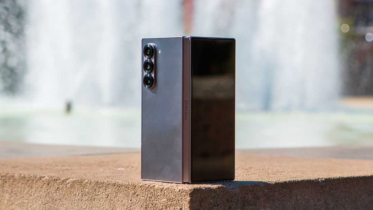 Samsung's alleged 'double-folding' phone could feature an inward ...