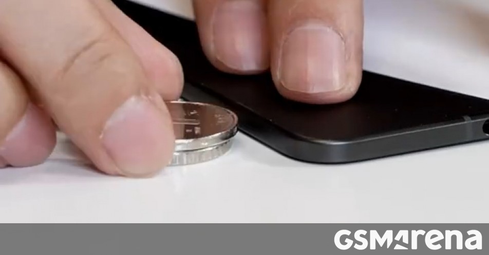 Oppo Find N5 thickness demonstrated – Kowatek Solar LTD