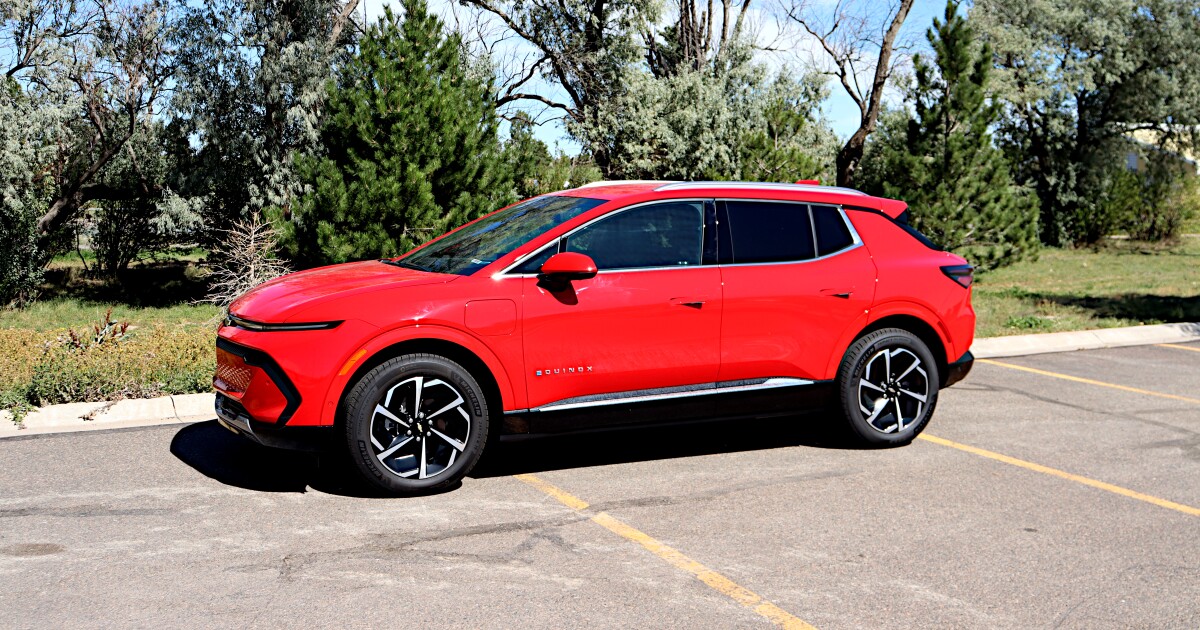 2025 Chevrolet Equinox and Equinox EV aren't as similar as you might ...